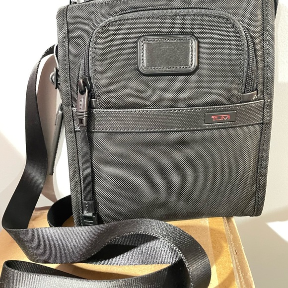 Tumi | Bags | Tumi Alpha 2 Small Pocket Crossbody Bag Satchel For Men ...